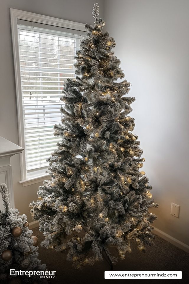 10 Modern Metallic Christmas Tree Decor Ideas