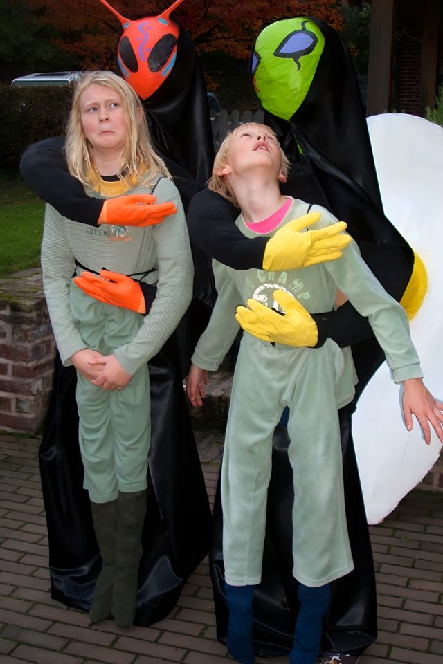Get Cosmic with These 10 Space-Themed Family Costumes » EntrepreneurMindz